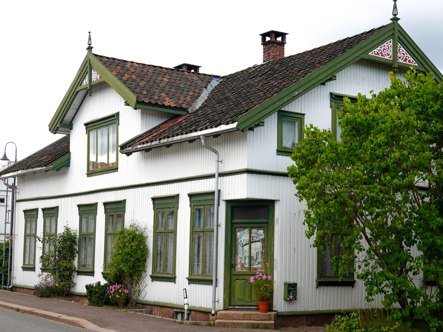 Svelvik – en kulturperle i Drammensfjorden – Med koffert og kamera