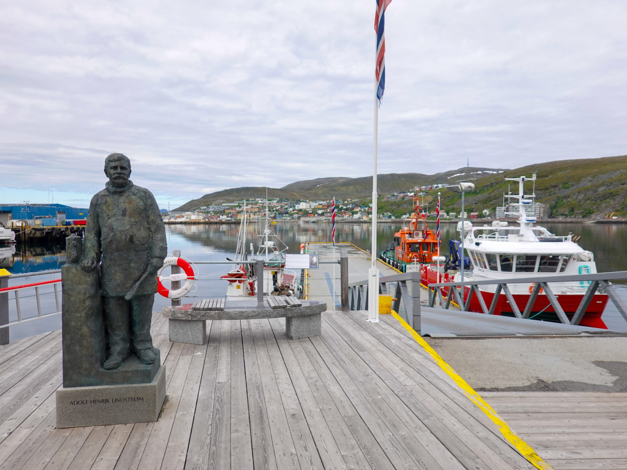 Hammerfest i Finnmark – Verdens nordligste by – Med koffert og kamera