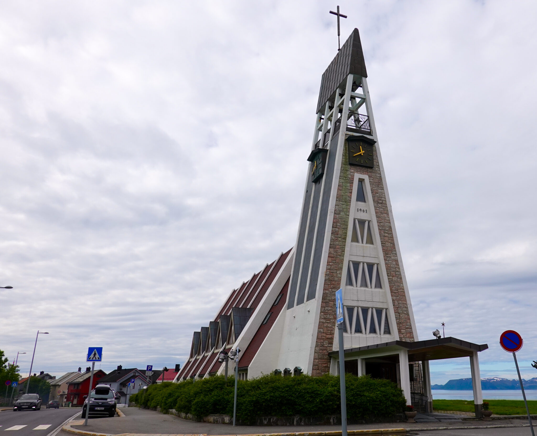 Hammerfest i Finnmark – Verdens nordligste by – Med koffert og kamera