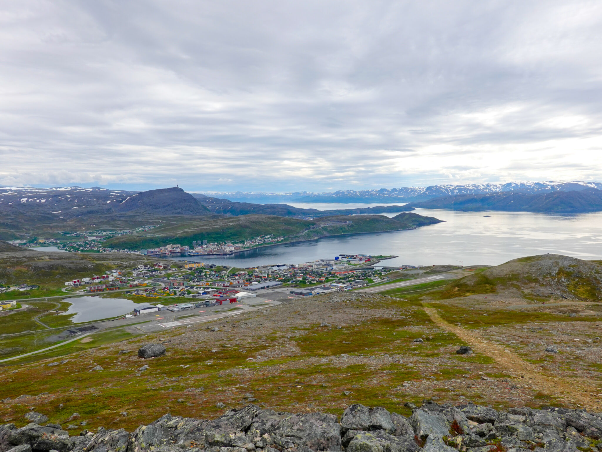 Hammerfest i Finnmark – Verdens nordligste by – Med koffert og kamera