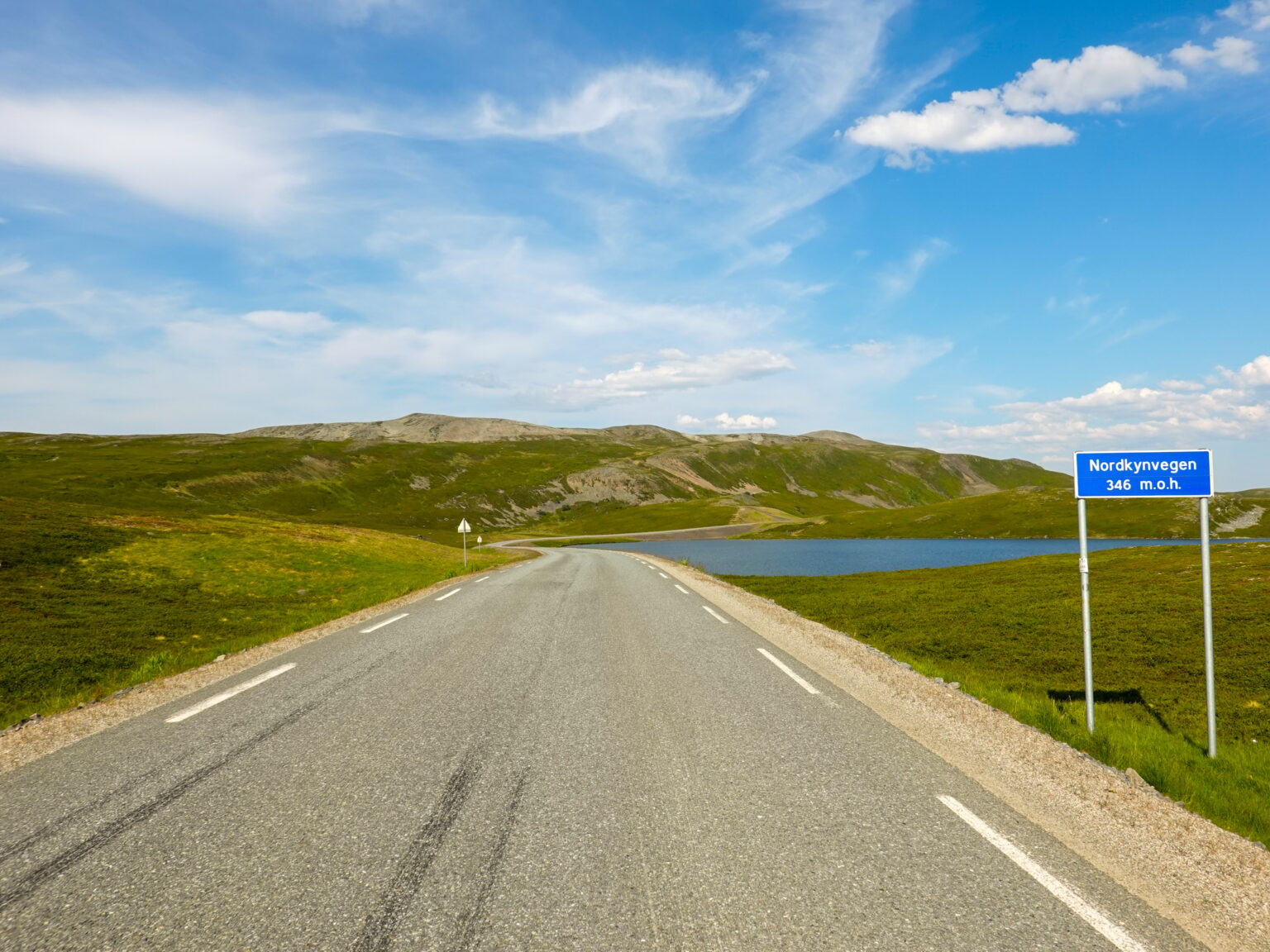 Mehamn – Norges nordligste og vakreste hurtigrutehavn – Med koffert og ...