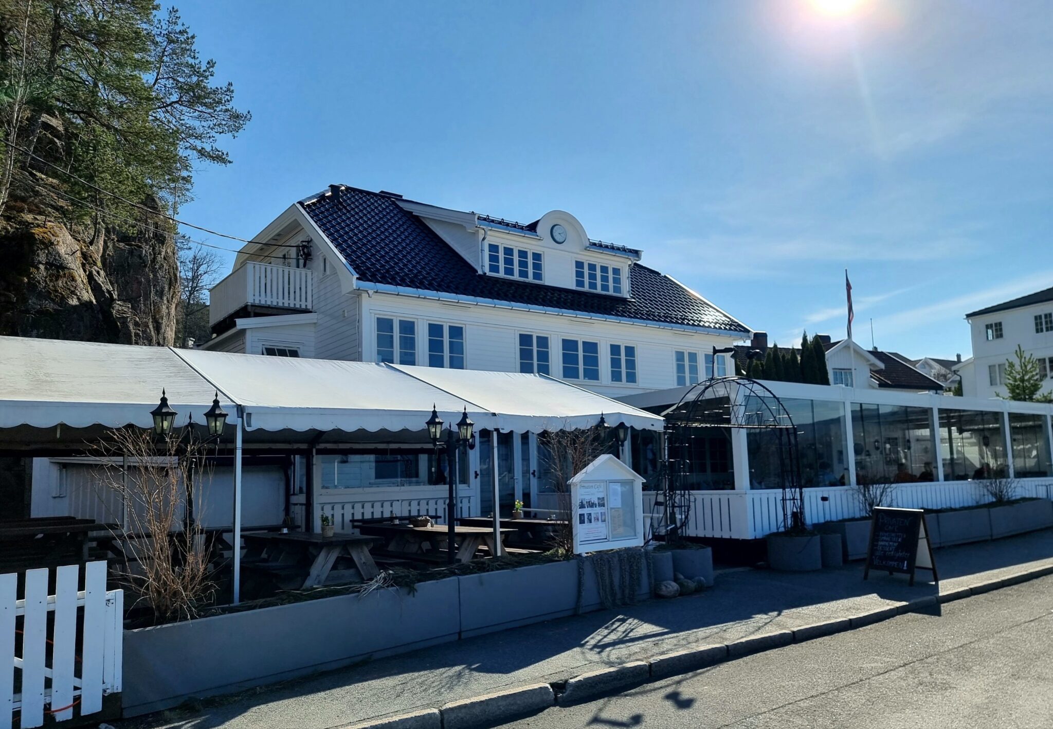 Holmsbu – Holmsbumalerne, et badehotell og et sommerparadis – Med ...